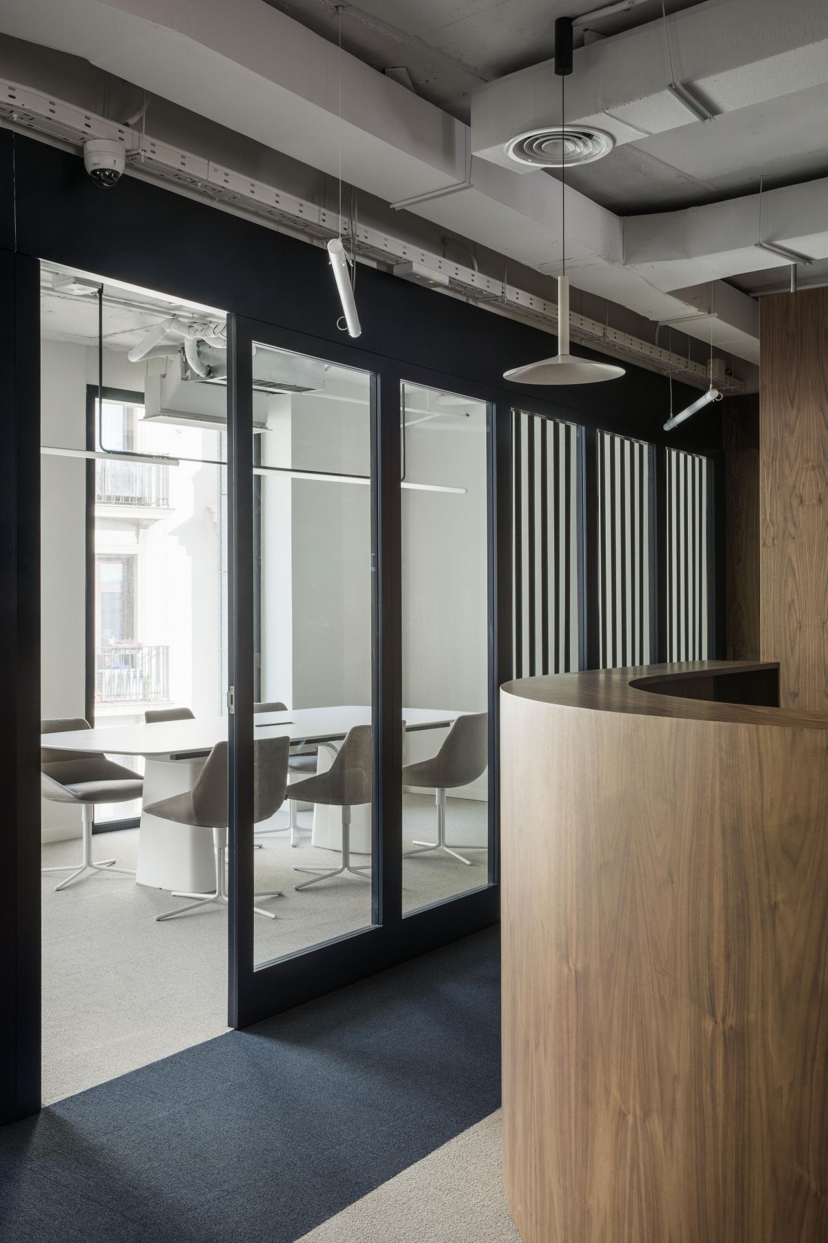 YINJISPACE - Febrero Studio x Socios Com